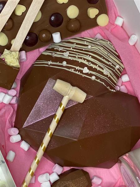 Smashable chocolate gift hamper with candle